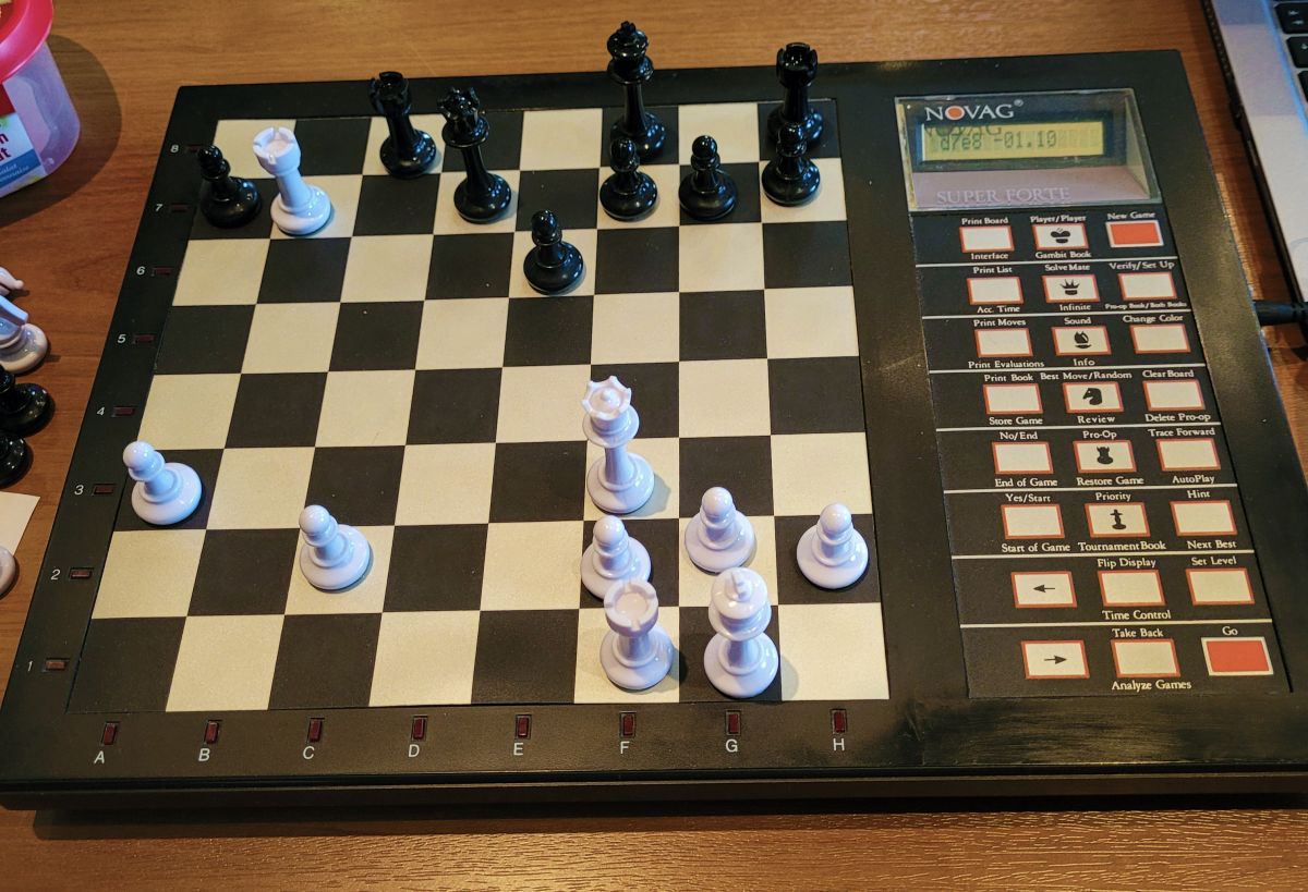 Datei:Klingenberg 2023 Novag Super Forte A 5MHz.jpg – Schachcomputer.info Wiki