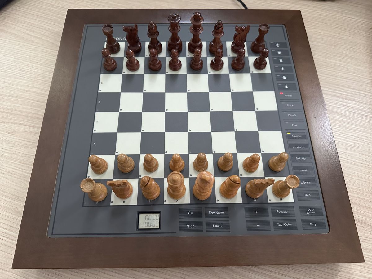 Saitek Corona – Schachcomputer.info Wiki