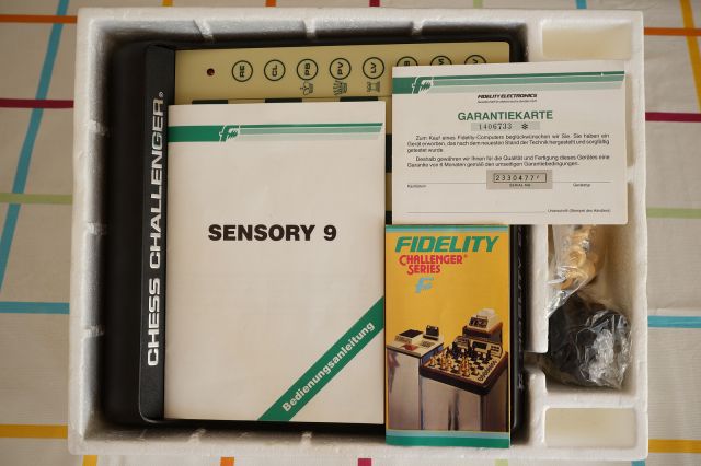 Datei:Fidelity Sensory 9 OVP Inhalt.jpg – Schachcomputer.info Wiki