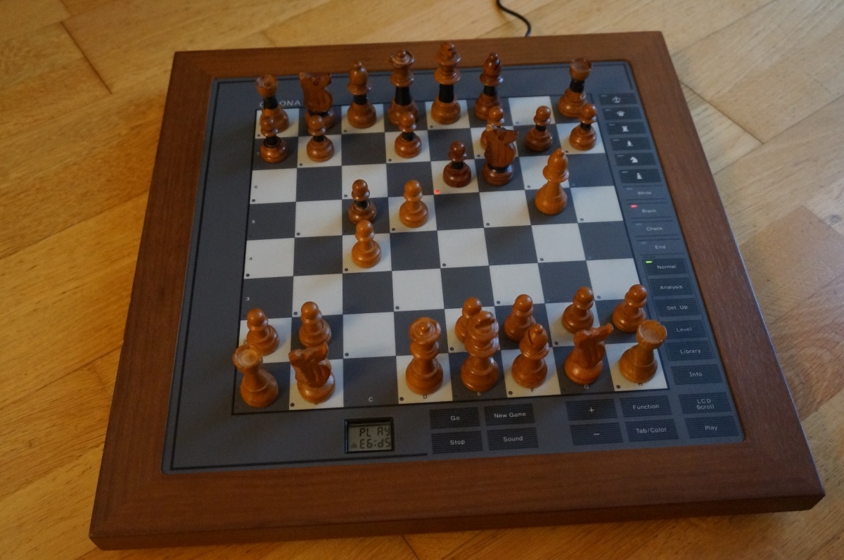 Saitek Corona – Schachcomputer.info Wiki